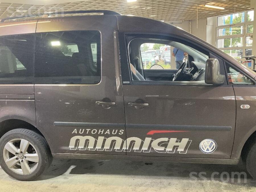 Brown Volkswagen Caddy 2013 in Jelgava, with an engine capacity of 1.60 L and mileage of 395 thousand km for 7450 €, photo 13 on AUTOMOTO.COM.LV
