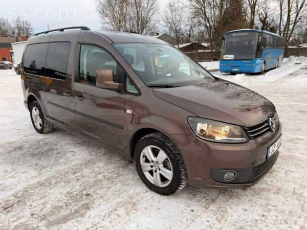 Brown Volkswagen Caddy 2015 in Riga, with an engine capacity of 1.60 L and mileage of 195 thousand km for 15770 €, photo 3 on AUTOMOTO.COM.LV