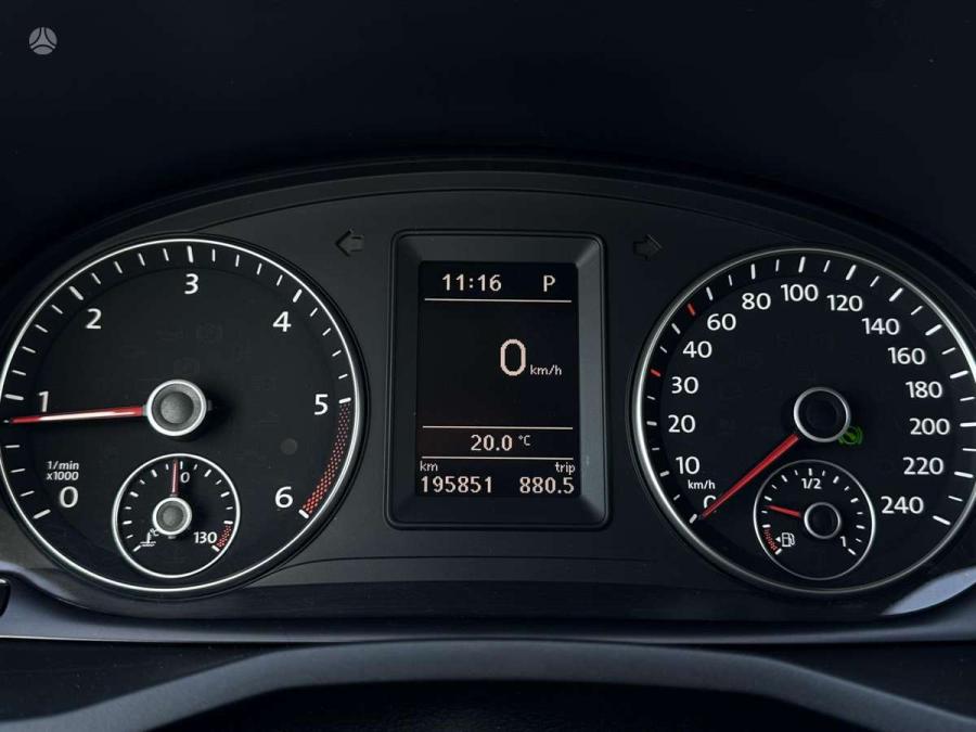 Brown Volkswagen Caddy 2016 in Vilnius, with an engine capacity of 2.00 L and mileage of 196 thousand km for 13250 €, photo 9 on AUTOMOTO.COM.LV
