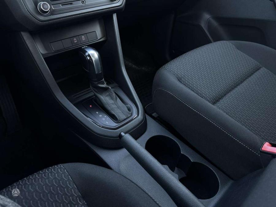 Brown Volkswagen Caddy 2016 in Vilnius, with an engine capacity of 2.00 L and mileage of 196 thousand km for 13250 €, photo 14 on AUTOMOTO.COM.LV
