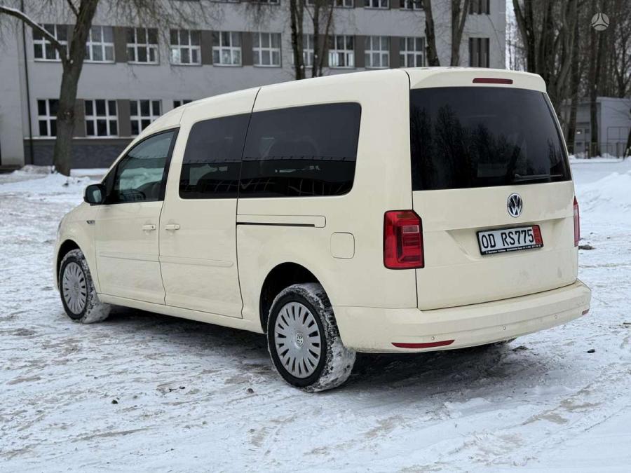Brown Volkswagen Caddy 2018 in Klaipeda, with an engine capacity of 2.00 L and mileage of 332 thousand km for 8190 €, photo 3 on AUTOMOTO.COM.LV