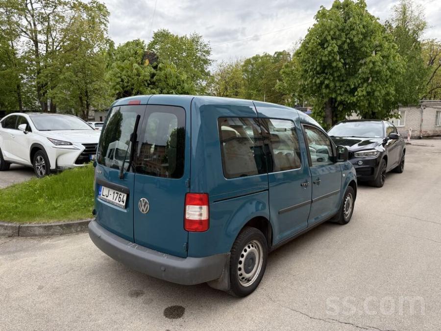 Green Volkswagen Caddy 2006 in Riga, with an engine capacity of 1.90 L and mileage of 287 thousand km for 2450 €, photo 3 on AUTOMOTO.COM.LV