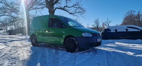 Green Volkswagen Caddy 2007 in Valmiera, with an engine capacity of 2.00 L and mileage of 418 thousand km for 2700 €, photo 4 on AUTOMOTO.COM.LV