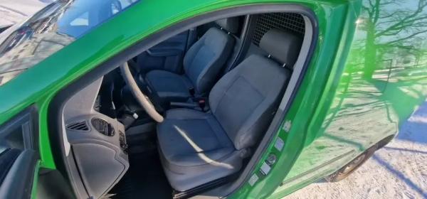 Green Volkswagen Caddy 2007 in Valmiera, with an engine capacity of 2.00 L and mileage of 418 thousand km for 2700 €, photo 10 on AUTOMOTO.COM.LV