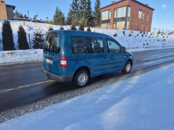 Green Volkswagen Caddy 2005 in Vilnius, with an engine capacity of 1.89 L and mileage of 400 thousand km for 2350 €, photo 3 on AUTOMOTO.COM.LV