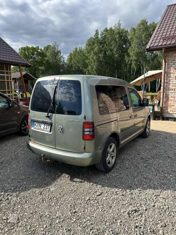 Green Volkswagen Caddy 2005 in Sirvintos, with an engine capacity of 1.90 L and mileage of 475 thousand km for 1400 €, photo 3 on AUTOMOTO.COM.LV