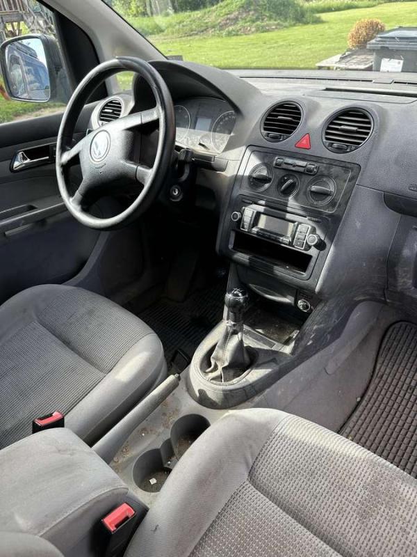 Green Volkswagen Caddy 2005 in Sirvintos, with an engine capacity of 1.90 L and mileage of 475 thousand km for 1400 €, photo 8 on AUTOMOTO.COM.LV