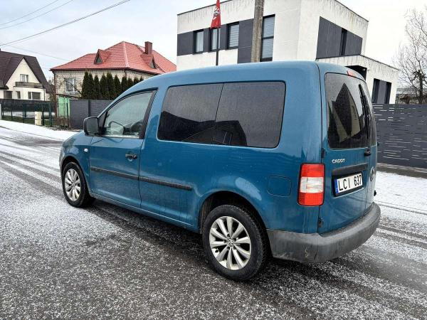 Green Volkswagen Caddy 2006 in Kaunas, with an engine capacity of 2.00 L and mileage of 366 thousand km for 2350 €, photo 4 on AUTOMOTO.COM.LV