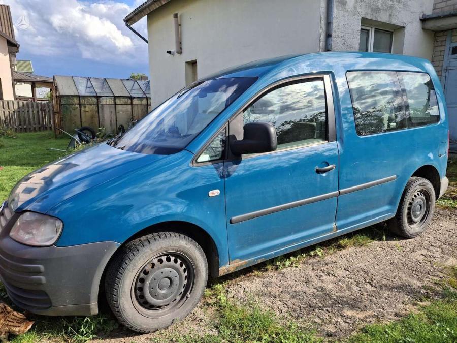 Green Volkswagen Caddy 2007 in Vilnius, with an engine capacity of 1.90 L and mileage of 373 thousand km for 2000 €, photo 3 on AUTOMOTO.COM.LV