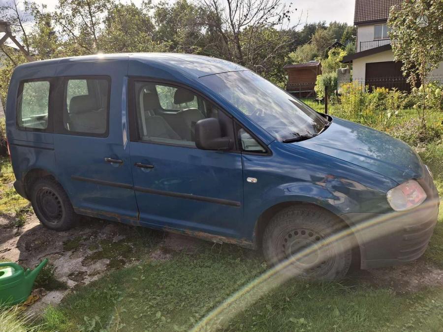 Green Volkswagen Caddy 2007 in Vilnius, with an engine capacity of 1.90 L and mileage of 373 thousand km for 2000 €, photo 5 on AUTOMOTO.COM.LV