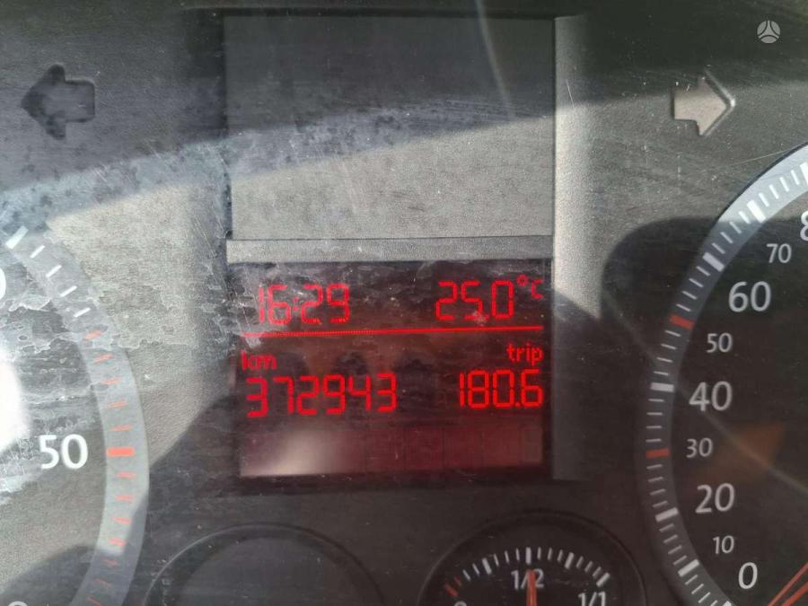 Green Volkswagen Caddy 2007 in Vilnius, with an engine capacity of 1.90 L and mileage of 373 thousand km for 2000 €, photo 7 on AUTOMOTO.COM.LV