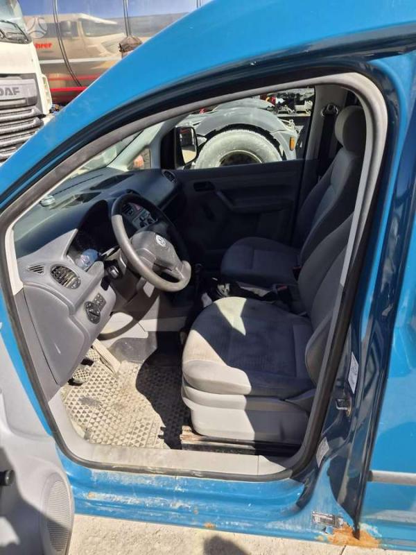 Green Volkswagen Caddy 2008 in Mazeikiai, with an engine capacity of 1.90 L and mileage of 331 thousand km for 726 €, photo 8 on AUTOMOTO.COM.LV