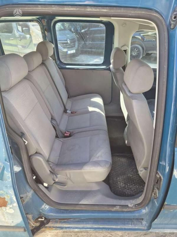 Green Volkswagen Caddy 2008 in Mazeikiai, with an engine capacity of 1.90 L and mileage of 331 thousand km for 726 €, photo 10 on AUTOMOTO.COM.LV