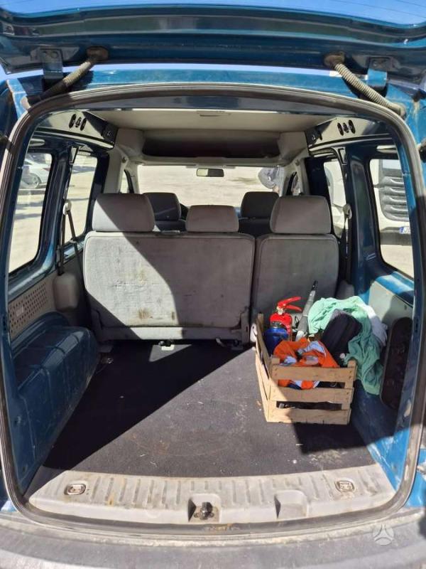 Green Volkswagen Caddy 2008 in Mazeikiai, with an engine capacity of 1.90 L and mileage of 331 thousand km for 726 €, photo 11 on AUTOMOTO.COM.LV