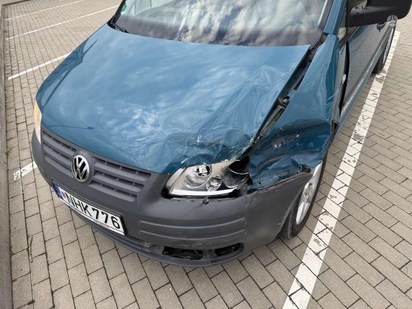 Green Volkswagen Caddy 2010 in Vilnius, with an engine capacity of 1.90 L and mileage of 374 thousand km for 3100 €, photo 4 on AUTOMOTO.COM.LV
