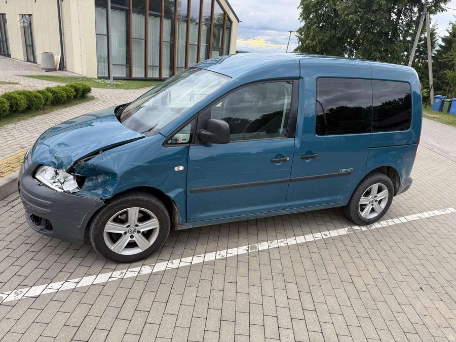 Green Volkswagen Caddy 2010 in Vilnius, with an engine capacity of 1.90 L and mileage of 374 thousand km for 3100 €, photo 6 on AUTOMOTO.COM.LV