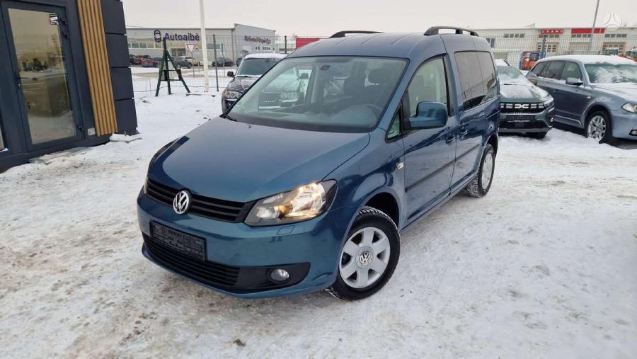 Green Volkswagen Caddy 2015 in Marijampole, with an engine capacity of 1.60 L and mileage of 329 thousand km for 7290 €, photo 1 on AUTOMOTO.COM.LV