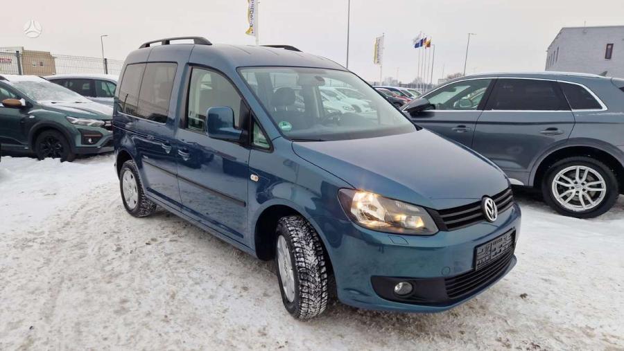 Green Volkswagen Caddy 2015 in Marijampole, with an engine capacity of 1.60 L and mileage of 329 thousand km for 7290 €, photo 3 on AUTOMOTO.COM.LV