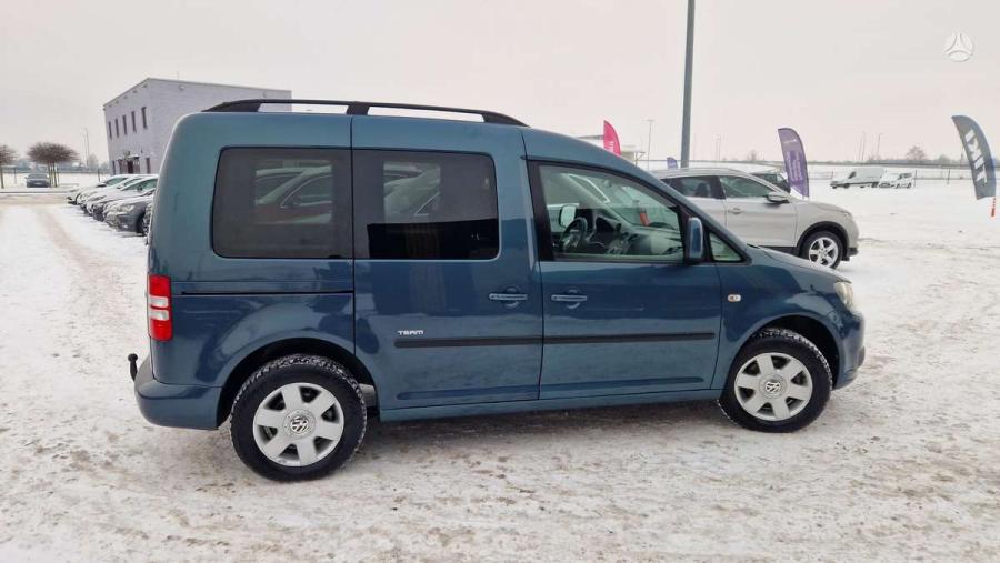 Green Volkswagen Caddy 2015 in Marijampole, with an engine capacity of 1.60 L and mileage of 329 thousand km for 7290 €, photo 4 on AUTOMOTO.COM.LV