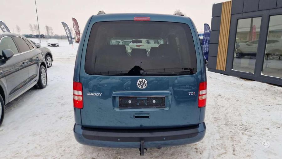 Green Volkswagen Caddy 2015 in Marijampole, with an engine capacity of 1.60 L and mileage of 329 thousand km for 7290 €, photo 6 on AUTOMOTO.COM.LV