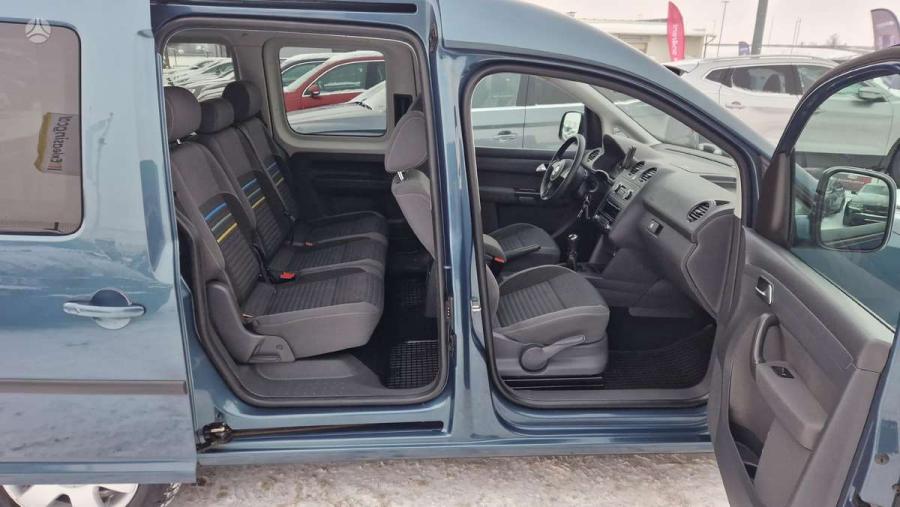 Green Volkswagen Caddy 2015 in Marijampole, with an engine capacity of 1.60 L and mileage of 329 thousand km for 7290 €, photo 12 on AUTOMOTO.COM.LV