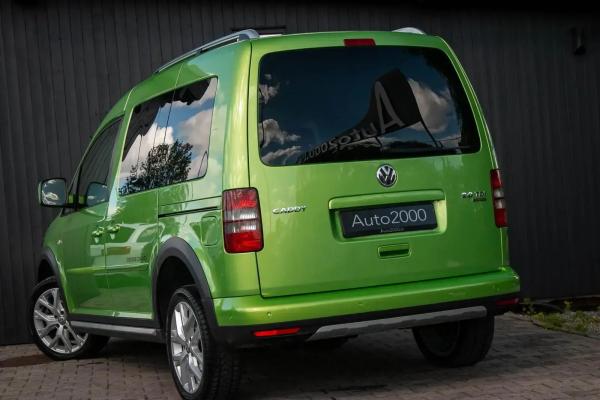 Volkswagen Caddy 2015 in Tukums on AUTOMOTO.COM.LV Green Volkswagen Caddy 2015 in Tukums, with an engine capacity of 2.00 L and mileage of 280 thousand km for 13490 β¬, photo 3 on AUTOMOTO.COM.LV