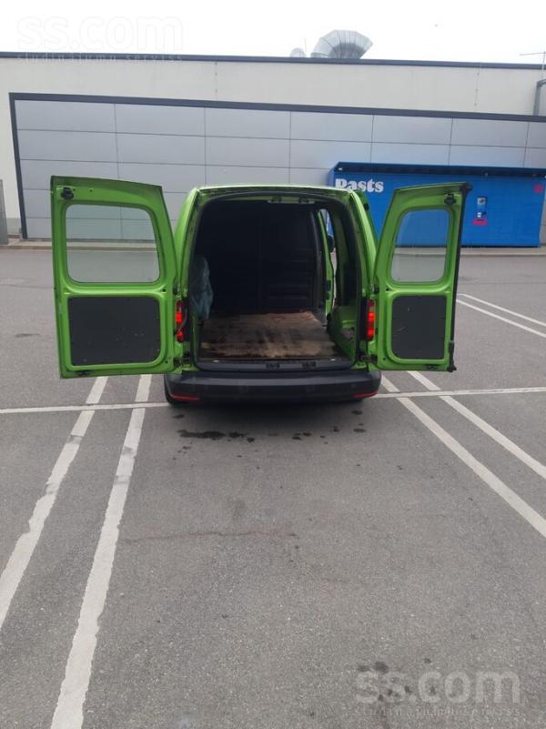 Green Volkswagen Caddy 2016 in Riga, with an engine capacity of 1.60 L and mileage of 382 thousand km for 3000 €, photo 8 on AUTOMOTO.COM.LV