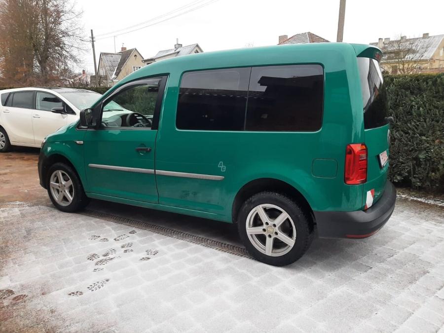 Green Volkswagen Caddy 2018 in Kaunas, with an engine capacity of 2.00 L and mileage of 285 thousand km for 7200 €, photo 6 on AUTOMOTO.COM.LV
