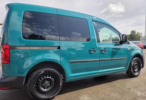 Zaļš Volkswagen Caddy 2018 Marijampole, ar dzinēja tilpumu 1.97 L un nobraukumu 299 tūkst. km par 6413 €, foto 5 vietnē AUTOMOTO.COM.LV