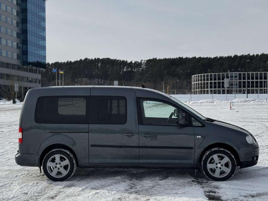 Green Volkswagen Caddy 2009 in Vilnius, with an engine capacity of 1.60 L and mileage of 311 thousand km for 3699 €, photo 2 on AUTOMOTO.COM.LV