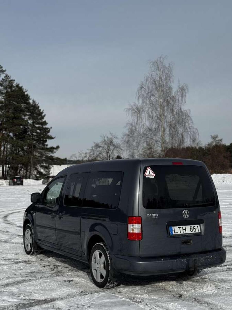 Green Volkswagen Caddy 2009 in Vilnius, with an engine capacity of 1.60 L and mileage of 311 thousand km for 3699 €, photo 4 on AUTOMOTO.COM.LV
