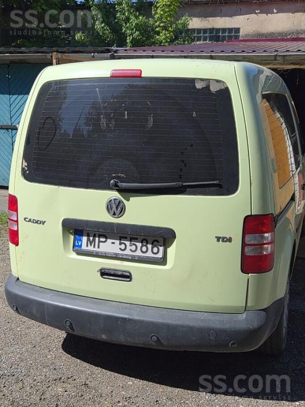 Green Volkswagen Caddy 2011 in Bauska, with an engine capacity of 1.60 L and mileage of 334 thousand km for 3999 €, photo 4 on AUTOMOTO.COM.LV