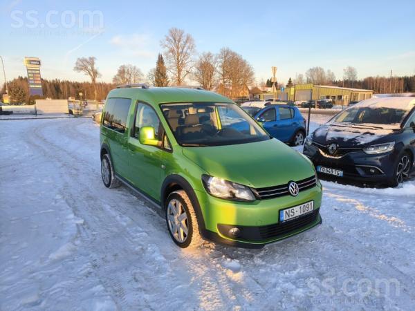 Green Volkswagen Caddy 2013 in Cesis, with an engine capacity of 1.60 L and mileage of 254 thousand km for 7250 €, photo 3 on AUTOMOTO.COM.LV