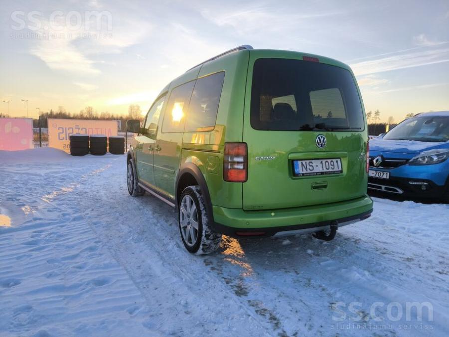 Green Volkswagen Caddy 2013 in Cesis, with an engine capacity of 1.60 L and mileage of 254 thousand km for 7250 €, photo 5 on AUTOMOTO.COM.LV