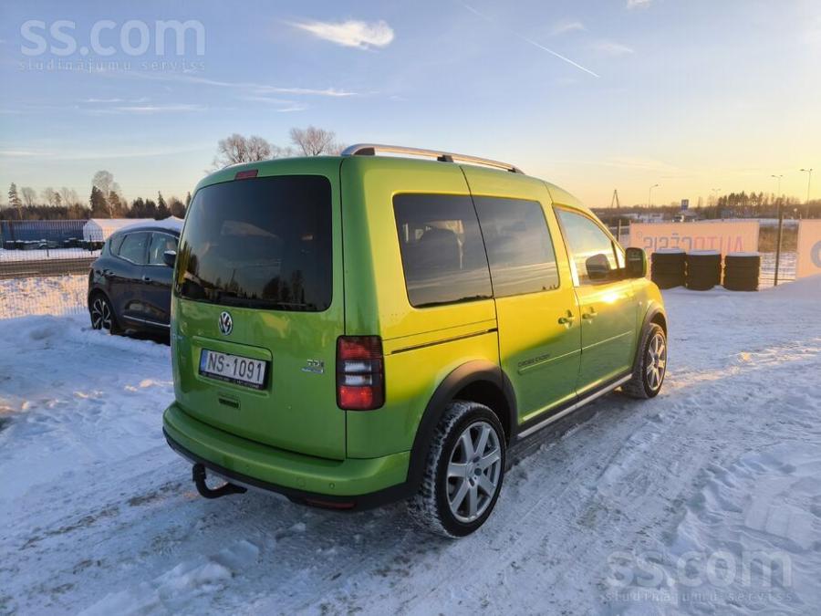Green Volkswagen Caddy 2013 in Cesis, with an engine capacity of 1.60 L and mileage of 254 thousand km for 7250 €, photo 6 on AUTOMOTO.COM.LV