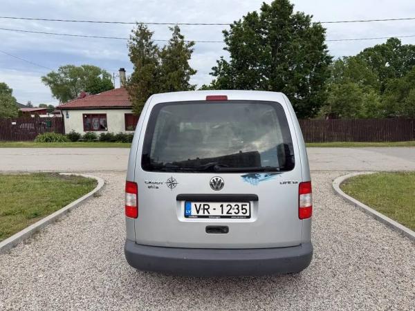 Grey Volkswagen Caddy 2009 in Ventspils, with an engine capacity of 1.40 L and mileage of 352 thousand km for 3150 €, photo 5 on AUTOMOTO.COM.LV