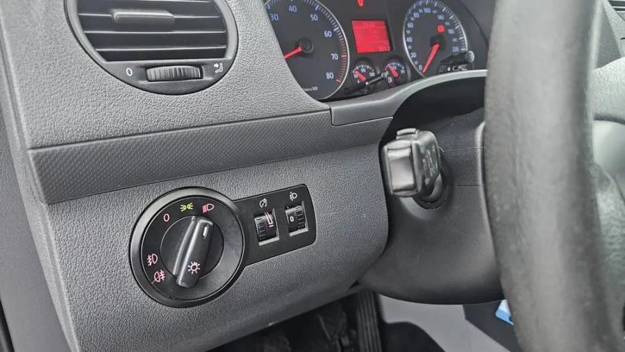 Pelēks Volkswagen Caddy 2009 Rīga, ar dzinēja tilpumu 1.60 L un nobraukumu 239 tūkst. km par 4550 €, foto 12 vietnē AUTOMOTO.COM.LV