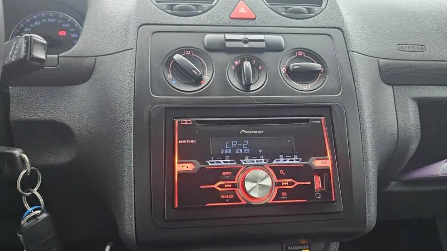Pelēks Volkswagen Caddy 2009 Rīga, ar dzinēja tilpumu 1.60 L un nobraukumu 239 tūkst. km par 4550 €, foto 16 vietnē AUTOMOTO.COM.LV