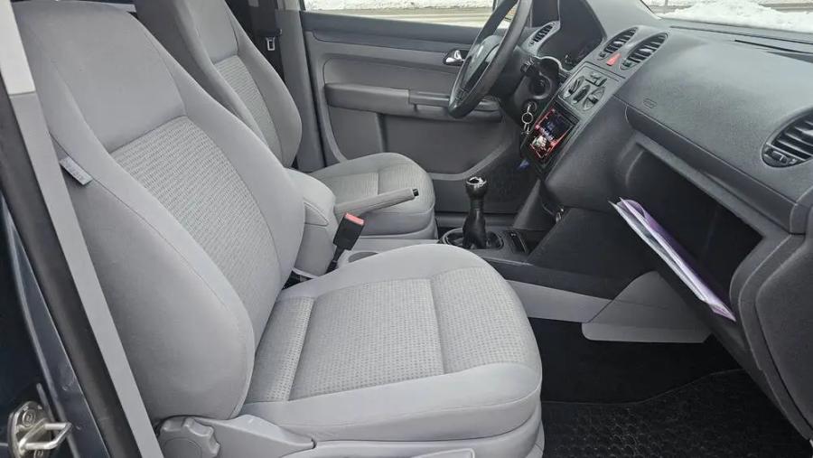 Pelēks Volkswagen Caddy 2009 Rīga, ar dzinēja tilpumu 1.60 L un nobraukumu 239 tūkst. km par 4550 €, foto 18 vietnē AUTOMOTO.COM.LV