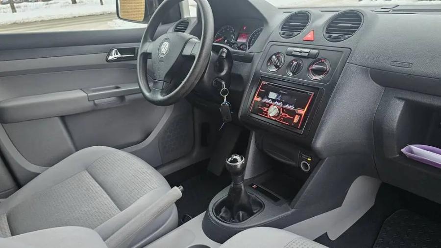 Pelēks Volkswagen Caddy 2009 Rīga, ar dzinēja tilpumu 1.60 L un nobraukumu 239 tūkst. km par 4550 €, foto 19 vietnē AUTOMOTO.COM.LV