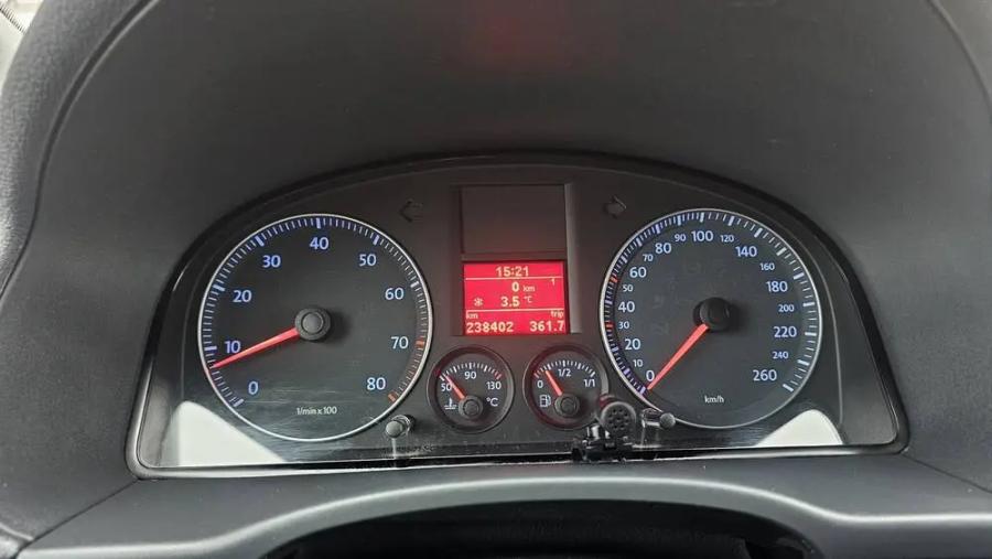 Pelēks Volkswagen Caddy 2009 Rīga, ar dzinēja tilpumu 1.60 L un nobraukumu 239 tūkst. km par 4550 €, foto 21 vietnē AUTOMOTO.COM.LV