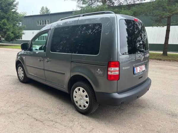 Pelēks Volkswagen Caddy 2011 Ogre, ar dzinēja tilpumu 1.20 L un nobraukumu 155 tūkst. km par 6650 €, foto 6 vietnē AUTOMOTO.COM.LV