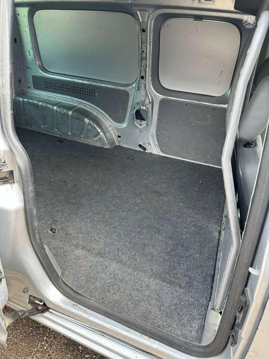 Grey Volkswagen Caddy 2008 in Jurbarkas, with an engine capacity of 1.90 L and mileage of 300 thousand km for 4234 €, photo 16 on AUTOMOTO.COM.LV