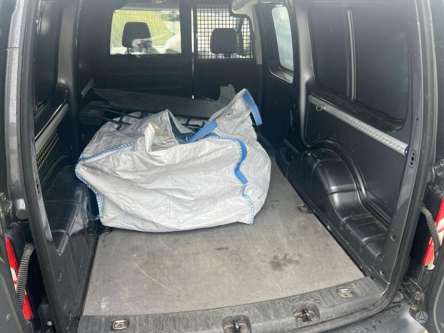 Pelēks Volkswagen Caddy 2013 Šakiai, ar dzinēja tilpumu 1.60 L un nobraukumu 86 tūkst. km par 2599 €, foto 6 vietnē AUTOMOTO.COM.LV