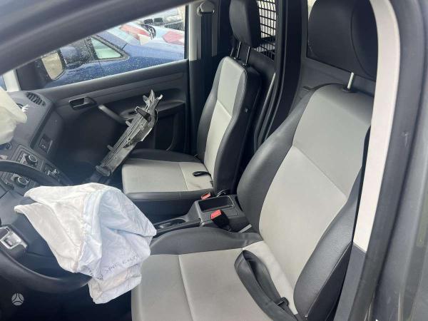Grey Volkswagen Caddy 2013 in Sakiai, with an engine capacity of 1.60 L and mileage of 86 thousand km for 2599 €, photo 8 on AUTOMOTO.COM.LV