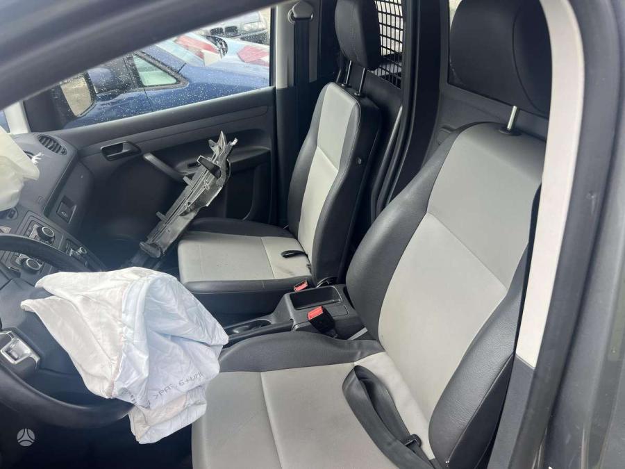 Pelēks Volkswagen Caddy 2013 Šakiai, ar dzinēja tilpumu 1.60 L un nobraukumu 86 tūkst. km par 2599 €, foto 8 vietnē AUTOMOTO.COM.LV