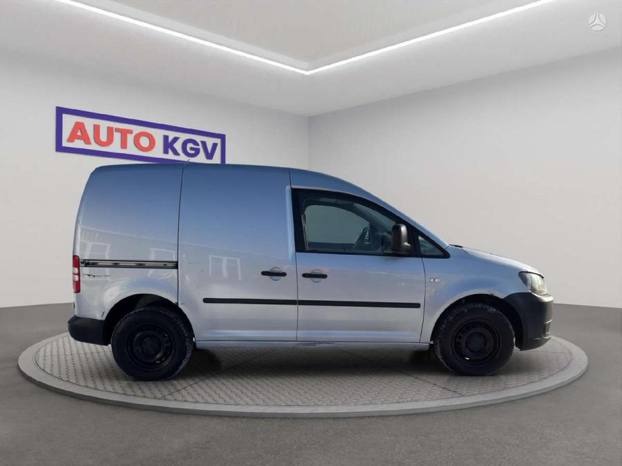 Grey Volkswagen Caddy 2014 in Kaunas, with an engine capacity of 1.60 L and mileage of 276 thousand km for 4999 €, photo 6 on AUTOMOTO.COM.LV