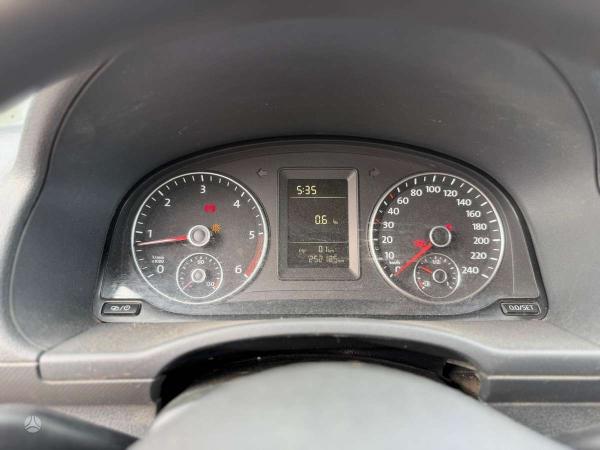Серый Фольксваген Кадди 2014 в Вильнюс, объемом двигателя 1.60 л и пробегом 252 тыс. км за 3999 €, фото 8 на AUTOMOTO.COM.LV