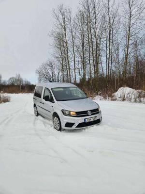 Grey Volkswagen Caddy 2015 in Kedainiai, with an engine capacity of 1.97 L and mileage of 398 thousand km for 6000 €, photo 3 on AUTOMOTO.COM.LV
