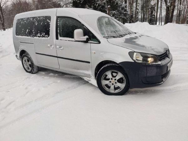 Grey Volkswagen Caddy 2015 in Silale, with an engine capacity of 2.00 L and mileage of 392 thousand km for 10200 €, photo 5 on AUTOMOTO.COM.LV